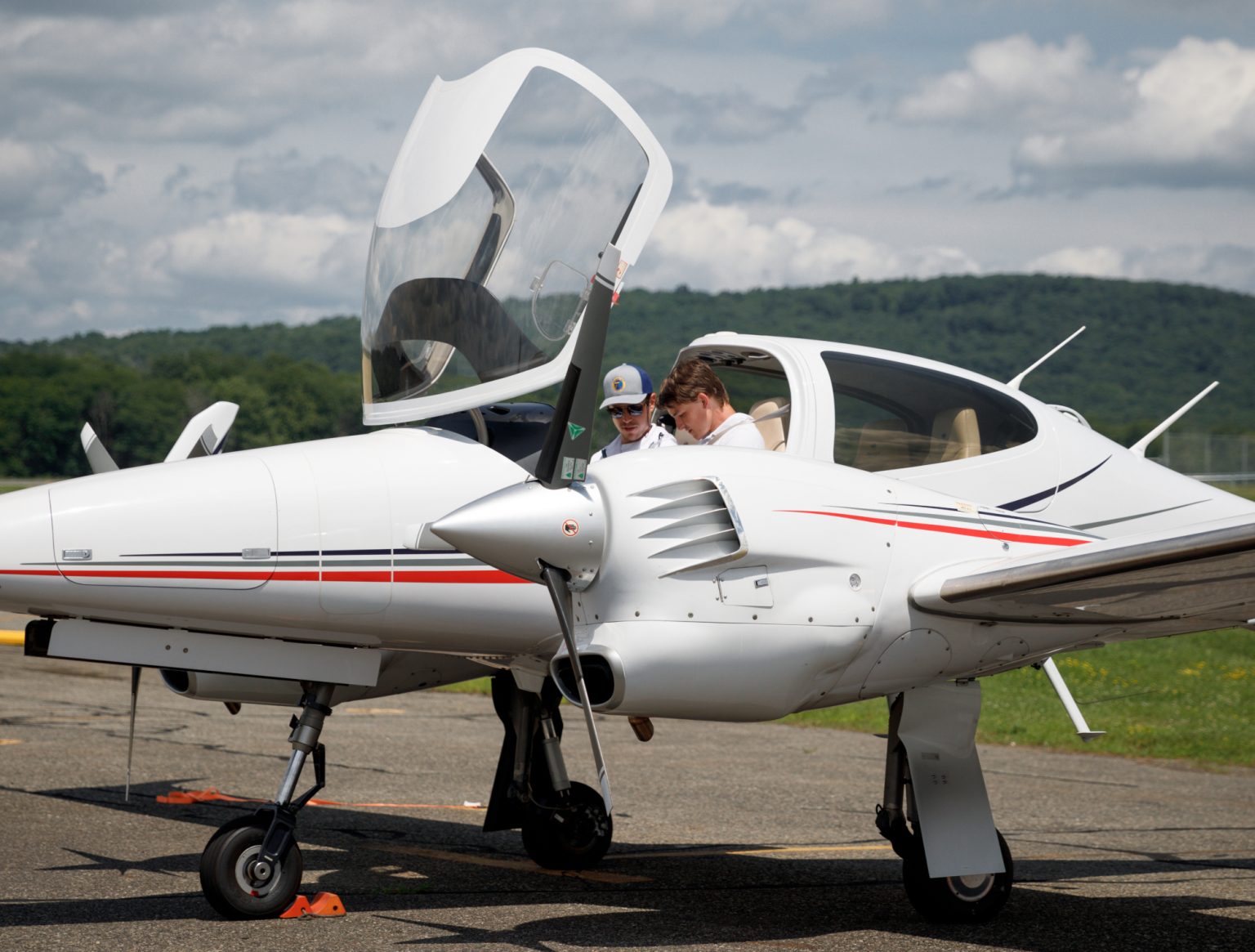 Four Modern Diamond Multi-Engine Aircraft Two Locations – The Best ...