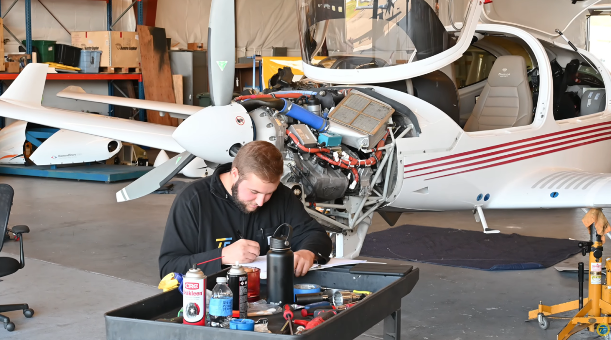 ️ Inside a 100-Hour DA40NG Inspection at Take Flight Aviation | Take ...